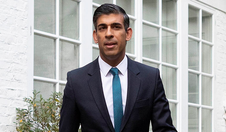 UK: Trouble for Sunak as MPs write to Finance Minister Hunt about ...