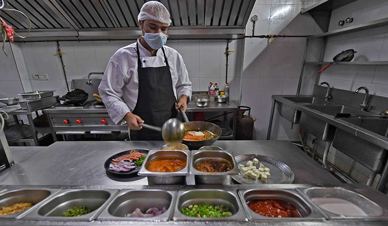 Future looks prosperous for food service industry; organised players ...