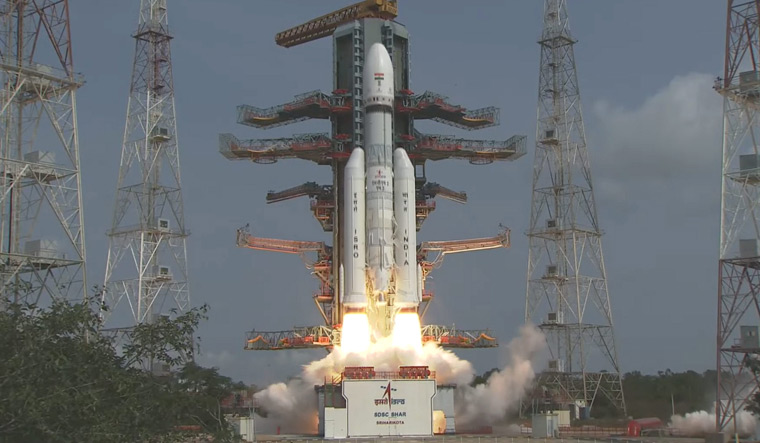 ISRO launches India's largest LVM3 rocket carrying 36 OneWeb satellites ...