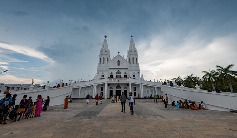 The Velankanni church in Tamil Nadu marries Catholic beliefs and Hindu ...
