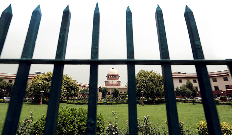 SC adjourns Verma's plea amid dismay over 'leak' of confidential reply ...