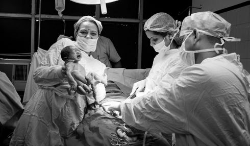 How did Urshita Saini become India's first birth photographer- The Week