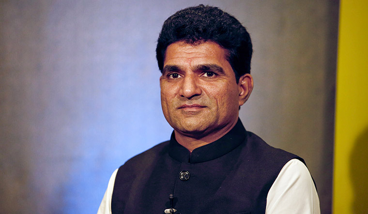 Gujarat: Isudan Gadhvi leading. Can AAP break the trend in Ahir ...