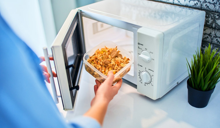 Microwaving food containers releases harmful nanoplastics, study finds ...