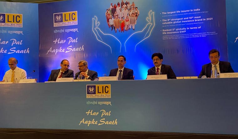 'Govt will lose Rs 30,000 crore': Congress poses questions on LIC IPO ...