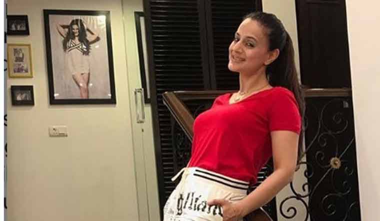 Ahead of 'Gadar 2' release, Ameesha Patel surrenders in cheque bounce case - TrendRadars India