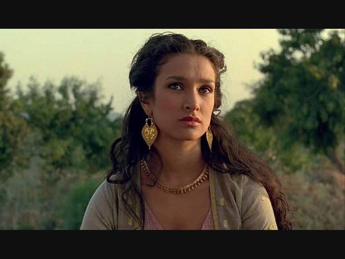 Indira Varma Menselijk Doelwit Indira Varma (@indira_varma_)