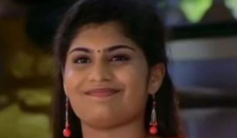 Eight month pregnant Malayalam serial actress dies of coronary heart ...