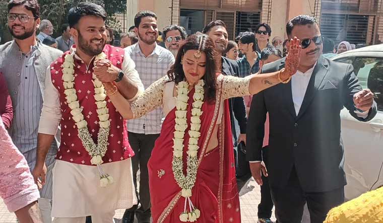 Swara Bhasker drops pictures of daughter's first chaand night- The Week