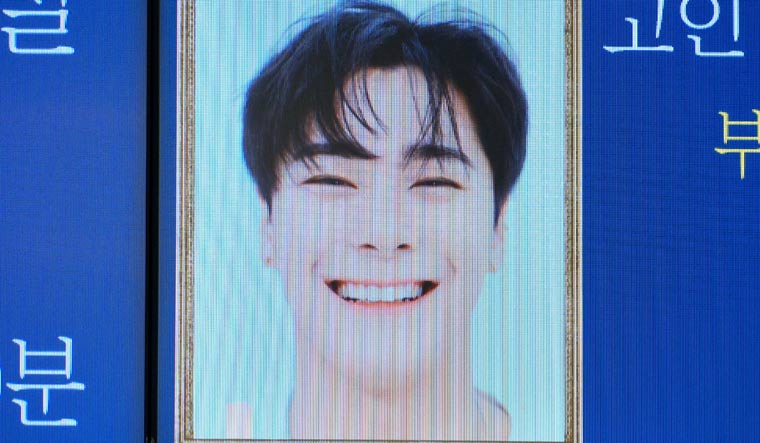 Popular K-pop star Moon Bin dies at 25- The Week