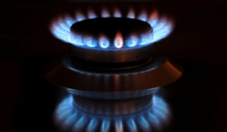 Govt revises gas pricing formula; CNG, piped cooking gas to cost 10 pc ...