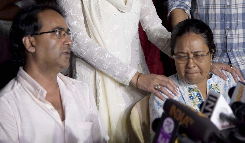 Pratyusha Banerjee Father