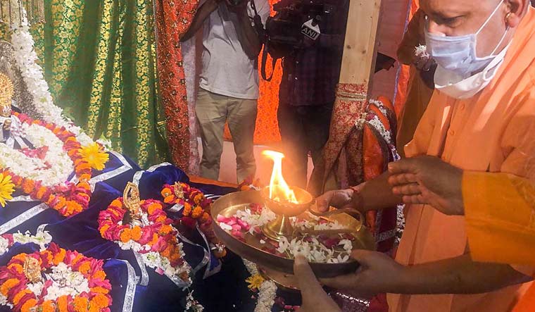 Yogi Adityanath visits Ayodhya, reviews preparations for Ram Temple ...