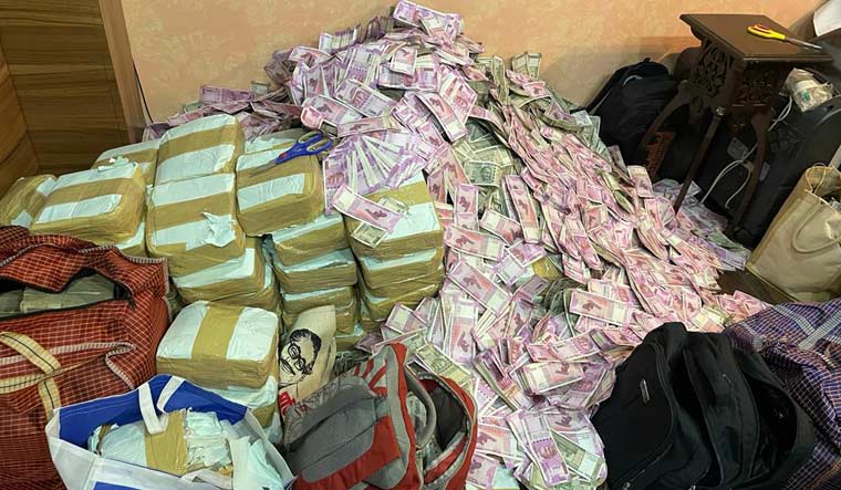 West Bengal: ED seizes Rs 20 crore cash after raids against serving ...