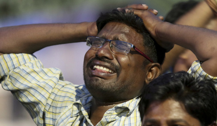 DMK moves court seeking space for Karunanidhi's burial at Marina beach ...
