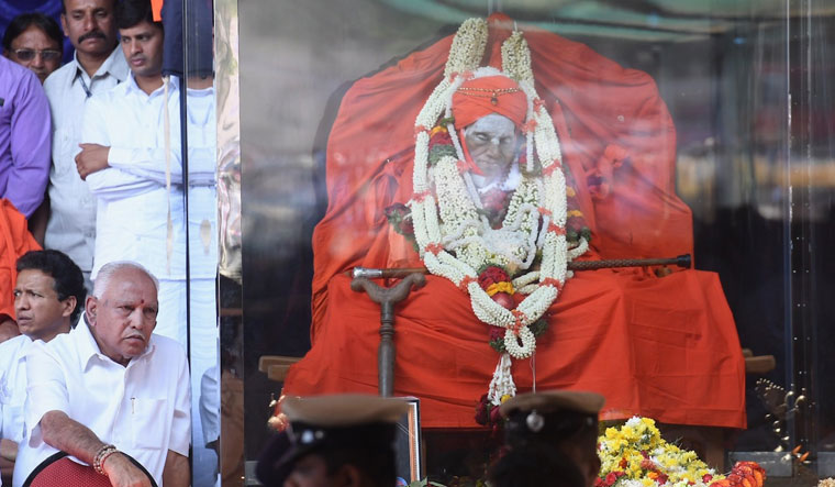 Lakhs bid tearful adieu to 'Walking God' Shivakumara Swami- The Week