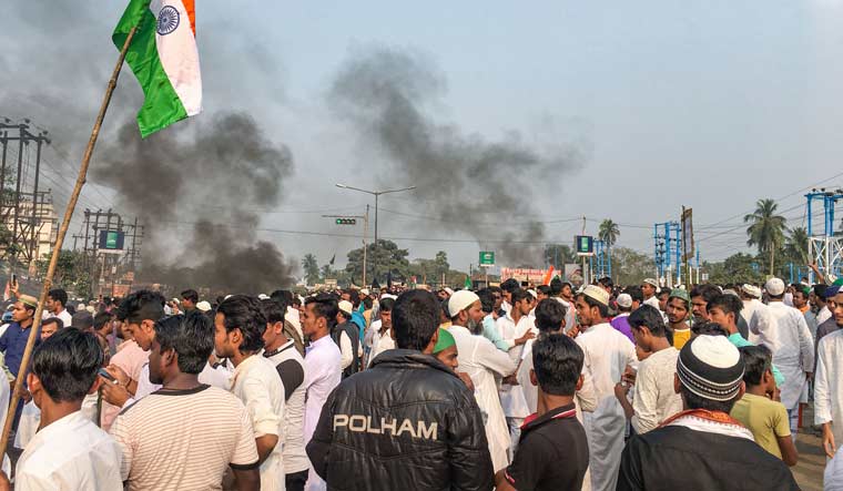 Anti-CAB protests continue in WB; internet services suspended in 6 ...