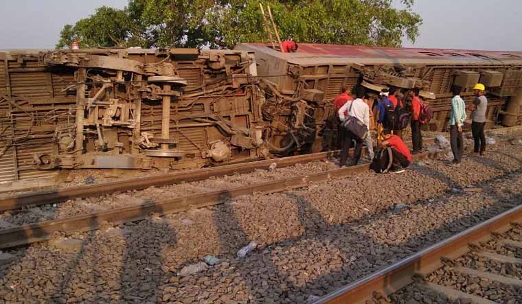 Howrah-New Delhi Poorva Express derails near Kanpur, 14 injured- The Week