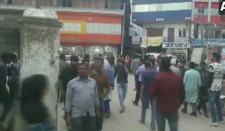 Several injured as militants throw grenade at police station in Pulwama ...