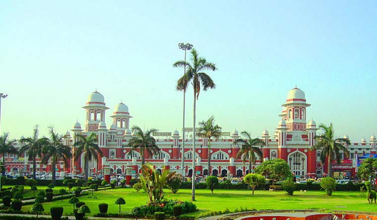 Lucknow: Banana sales resume at Charbagh station after 4-day moratorium ...
