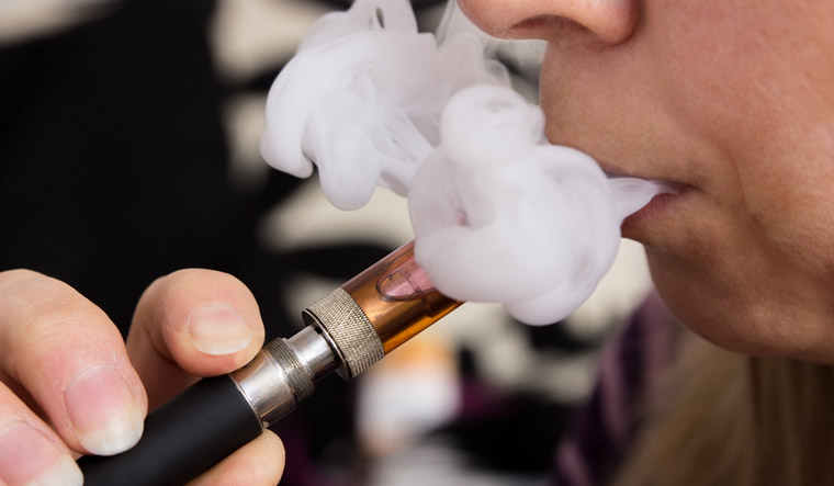 Vaping leaves e-cigarette user with rare form of lung scarring: Study ...