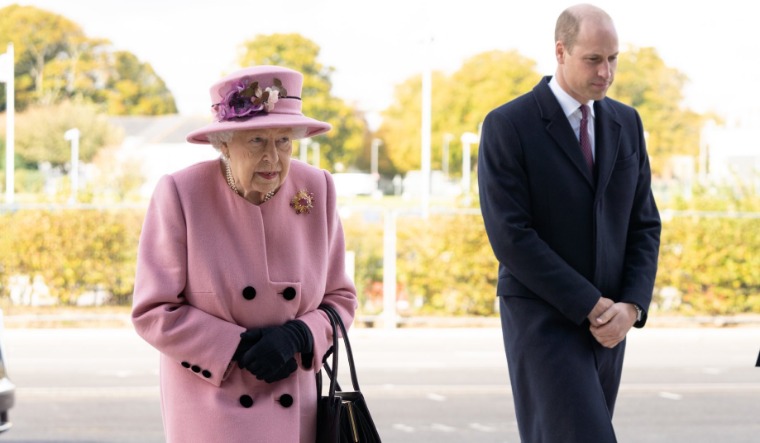 Queen Elizabeth II back at Windsor Castle after spending a night in a ...