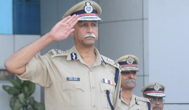 Absence, long lunch breaks: MP police chief takes senior cops to task ...