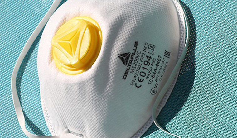 Face masks with exhale valves may hamper COVID-19 mitigation efforts ...