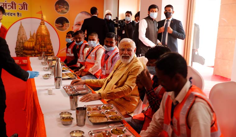 Kashi corridor: PM Modi showers petals on workers, has lunch with them ...