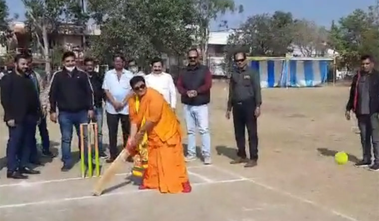 Out on bail on medical grounds, Pragya Thakur plays cricket in Bhopal ...
