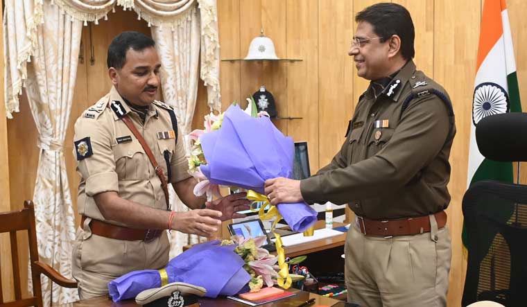 Kolkata's new top cop urges people to adopt COVID-appropriate behaviour ...