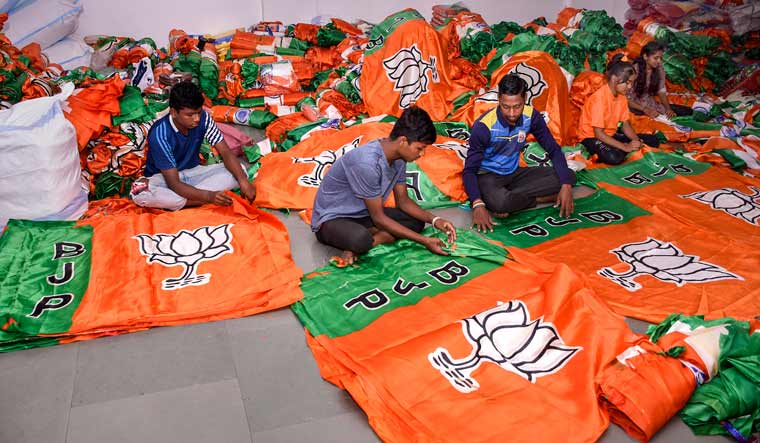 Gujarat Assembly polls: 'Son' rise in 20 seats as BJP, Cong field ...