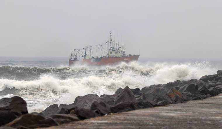 Cyclone Mandous to cross coast tonight; heavy rains expected in Chennai ...
