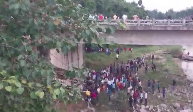 7 dead, many injured as bus falls into river in Jharkhand- The Week