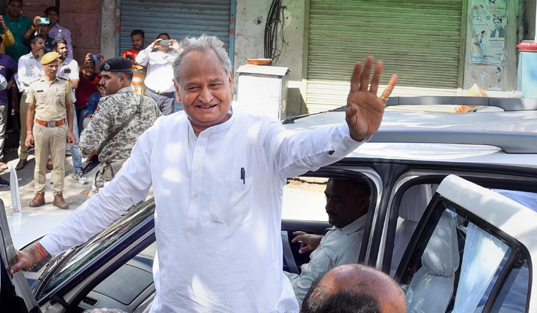 Gehlot in Delhi to meet Sonia, promises to resolve 'internal politics ...