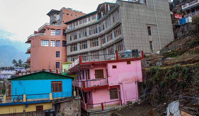 ISRO report says Joshimath sank 5.4 cm in 12 days, entire town at risk ...