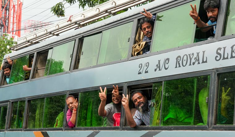 TMC protesters on way to Delhi in buses; several injured in mishap in ...