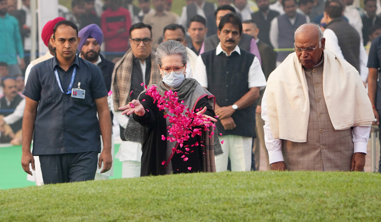 ‘Prime architect of modern India’, remembers Kharge as leaders pay ...
