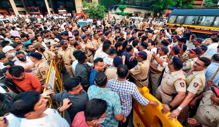 60 people booked for clash between rival Shiv Sena factions in Mumbai ...