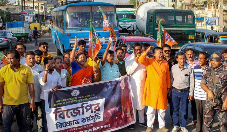 Local trains suspended in Hoogly amid stone-pelting incident; BJP hits ...