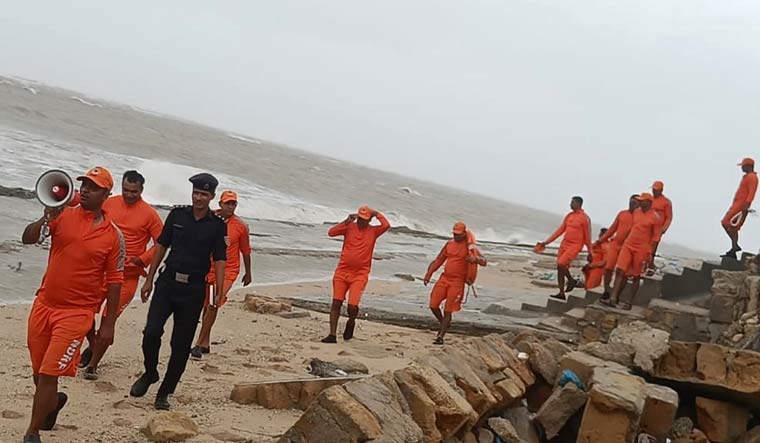 Gujarat braces for Cyclone Biparjoy; more than 95,000 people evacuated ...