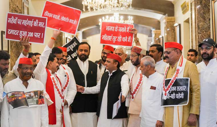 Uttar Pradesh: Opposition demands discussion on Manipur in Assembly ...