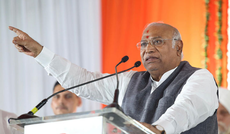 ‘Modi govt using SBI to bulldoze SC’s judgment on electoral bonds’, slams Kharge- The Week