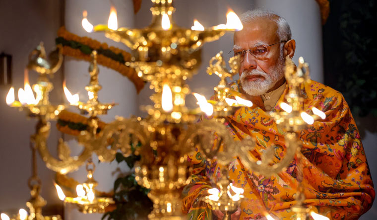 PM Modi, BJP leaders light 'Ram Jyoti' at their homes after Ram temple ...