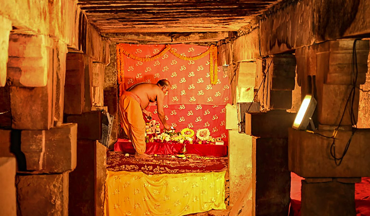 Gyanvapi: Mosque committee approaches High Court against prayers in ...