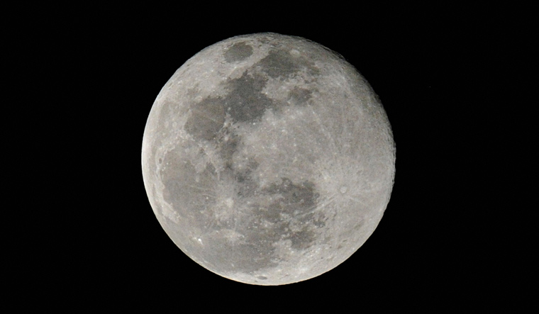 Moon’s top layer alone has enough oxygen to sustain 8 billion people ...