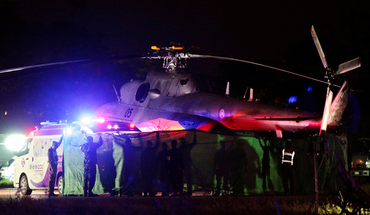 Rescuers gear up for final push to save remaining five from Thai cave ...