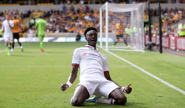 Premier League: Liverpool stretch lead; Chelsea, Tottenham hit form ...