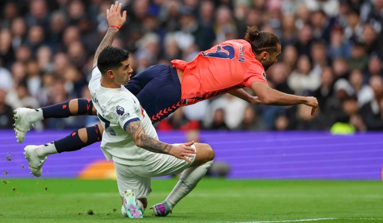 Ace Tottenham defender suffers hamstring injury, Postecoglou confirms ...