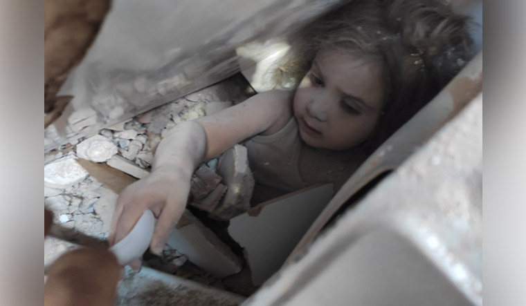 WATCH: Girl rescued from rubble 4 days after quake in Turkey, video ...